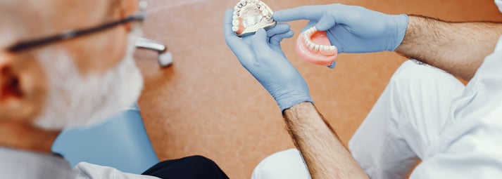 Prótesis removibles: Cuidado y mantenimiento